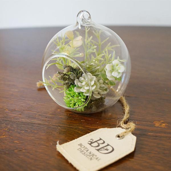 【商品番号】0610067【商品名】人工植物 アートフラワー パッローネA 吊りプランター ガラス製 プラント【サイズ】幅 8×奥行 8×高さ 9cm（単位はセンチ）【材質】プラスチック？orビニール？・ガラス製【コメント】アートフラワーを...