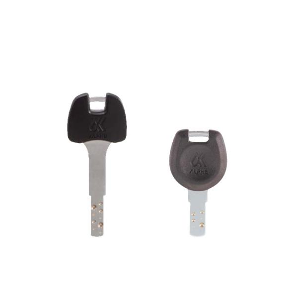 ALPHA 引戸用キー L4056-ALU用 純正キー【注文方法】鍵番号をオプション項目に記載ください。※キーナンバーによっては手配できないものもございます。　その場合は、ご連絡させて頂きます。【納期】メーカー手配となりますので、約3〜4週...