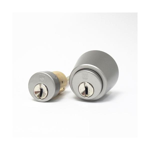 キー本数:3本付属(サービスキー希望時は合計4本)対応扉圧:36mm /40mm /58.5mm※境目の値や、タイプ適合の判断がご不安な場合は商品の外観寸法画像と既存シリンダーを比較してご確認下さい。付属品:シリンダー上下セット主な使用ドア...