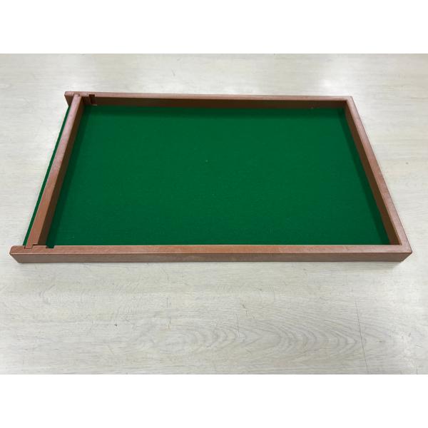 麻雀卓の上に出ている牌は、ボン皿（牌ケース）に入れてスッキリと片付けてください。