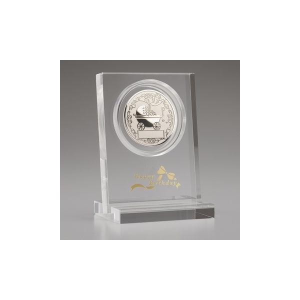 純銀製メダルとアクリルスタンドのセットメダルデザイン：うばぐるま純銀製メダル：直径50mm・重量60gアクリル製スタンド　高さ125mm　×　横90mm特製箱入り※お届けまで3週間程お時間を頂戴いたします。※尚、文字彫刻後の返品は、お承りで...