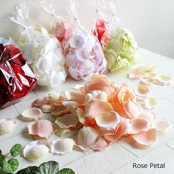 ウェディングの定番「フラワーシャワー」にお使いいただける、バラの花びらです（ローズペタル）。新郎新婦の門出を、ひらひらと舞う花びらで演出してみませんか？（式場によってはお使いいただけない場所もございます。）■フェイクフラワー（造花）内容量：...