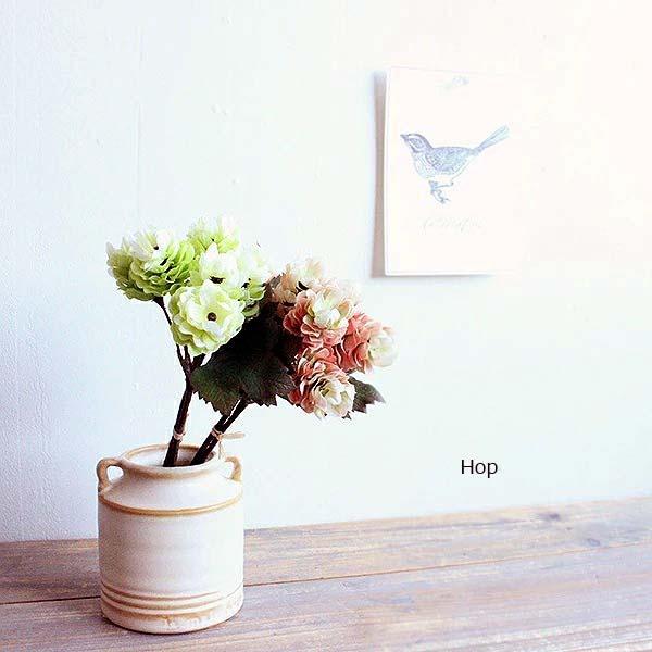 やさしい雰囲気のホップ愛らしく飾ってくださいね＊写真の花器などは別売りとなります。■ホップ 2本束（造花・未触媒）■サイズ 全長 27cm  穂 4〜5.5cm ■材料　ポリエステル／ポリエチレン＊環境によって、色が微妙に違って見える場合が...