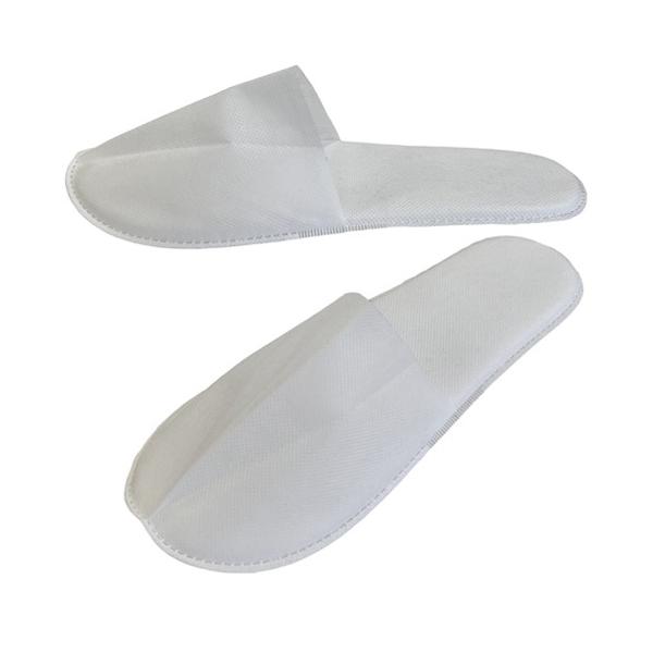 商品コード：2002952 1足あたり40.36円 ■素足感覚の超軽量で今までにない軽い履き心地の室内用使い切りスリッパ。 ■エコで重量を約70％カット(※当社比)しても、適度なクッション性とドットの滑り止め。※当社比：弊社の不織布スリッパ...