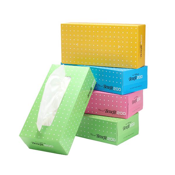 商品コード：20159631Pあたり490円■ベネフィットテッシュペーパーは森林保護を考え、計画植林された木や間伐材・廃材の木材パルプを使用した環境に優しいティッシュペーパーです。■400枚（200組）タイプです。サイズ：190×237mm...