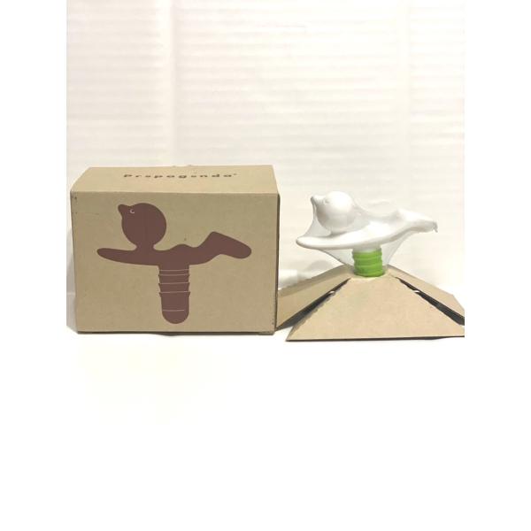 「Propaganda」は、1994年、タイのテレビコマーシャルの製作会社に勤めていたデザイナー2人を含む4人によって設立されました。彼らは、日常生活で使う身近な製品を形に変えていく作業の中で、タイ人が持つ独特の茶目っ気とユーモアのあるもの...