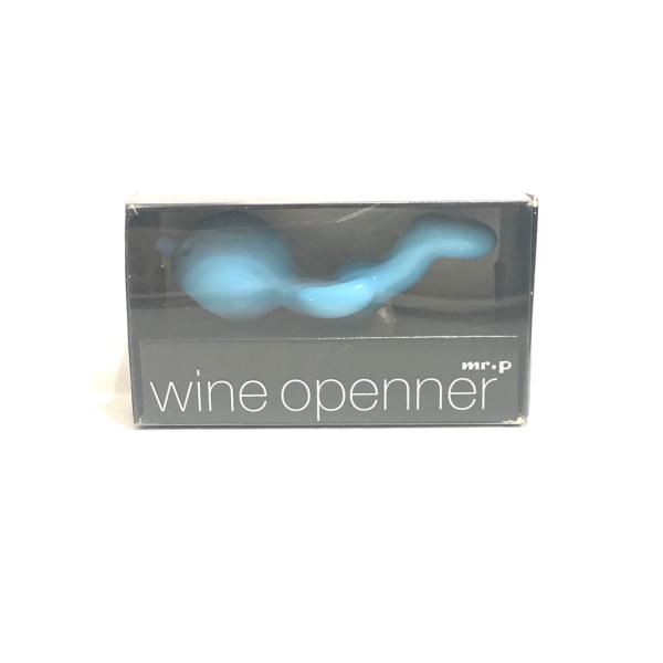 「Propaganda」は、1994年、タイのテレビコマーシャルの製作会社に勤めていたデザイナー2人を含む4人によって設立されました。彼らは、日常生活で使う身近な製品を形に変えていく作業の中で、タイ人が持つ独特の茶目っ気とユーモアのあるもの...