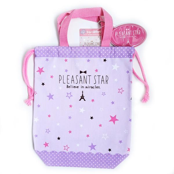 かわいい柄の　バッグシリーズです！おしゃれなデザインで、通学が楽しくなっちゃうね！！こちらは、「シューズバッグ (PLEASANT STAR)」です。かわいいネームマスコット付♪サイズ：約H300×W240×D70mm素材：綿（内側はナイロン）