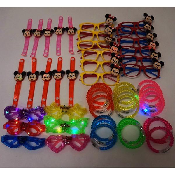 【商品番号】   No.2618　光るブレスレット・カラフルメガネ抽選会　50名様用+予備8個  【内容】ディズニー柄含む、色々な光るおもちゃを集めた抽選会セットです。喜ばれるセット商品となっております。  縁日やお祭り、子ども会などでご利...