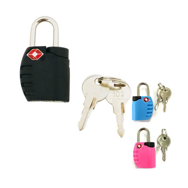 TSA（アメリカ運輸保安局）によって認可・容認された南京錠です。キャリーケースやバッグのファスナーをつないで施錠することで荷物を保護します。- サイズ：商品サイズ：本体：4.7×2.7×1.5cm シャックル：1.9cm- 製造国：台湾- ...