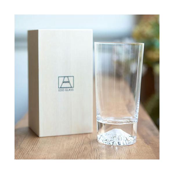 ひとつひとつ手づくりされた江戸硝子のタンブラーグラス。底の富士山は出来る限り本物に近いようにデザインしました。飲み物の色が山肌に反射して、様々な表情の富士山を楽しみながらお使いいただけます。※包装してお届けします- 内容量：1個- 商品サイ...