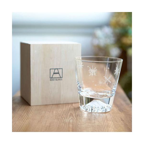 ひとつひとつ手づくりされた江戸硝子のロックグラス。まるで宝石のように美しい「雪結晶」。その芸術的な結晶の模様を、硝子にカットを入れる江戸切子の技術で再現しました。※包装してお届けします- 内容量：1個- 商品サイズ：直径9.2cm×高さ9....