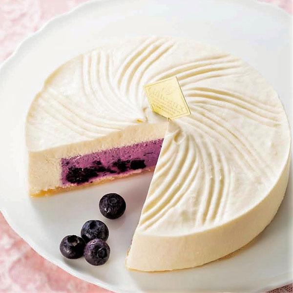 自家農園産有機ブルーベリーを飾ったチーズケーキ（5号）。アイスケーキとしても楽しめますが、4〜5時間、冷蔵庫で解凍したものが一番の食べごろです。- 内容量：420g- サイズ：輸送箱：22×24×10cm箱サイズ：19×19×9cm- 賞味...