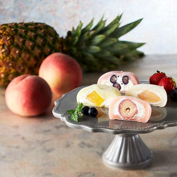 優しい甘みのクリームともちもちのお餅で銀座千疋屋自慢の果物を包みました。とろける食感をお楽しみください。◎ご用途に合わせてのしをお付けいたします。ご注文時にご指定ください。※のしは「短冊のし」をご用意しております。- 内容量：（いちご、白桃...