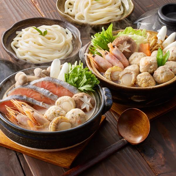 北海道産の秋鮭、帆立や、他にも海老、つみれなどを、味噌仕立てのたれでいただく北海道の郷土料理「石狩鍋」の具材と、かに、海老など4種類のつみれの他にも海老、帆立などをあっさりした醤油仕立てのたれでいただく海鮮つみれ鍋の具材を、それぞれ1〜2人...