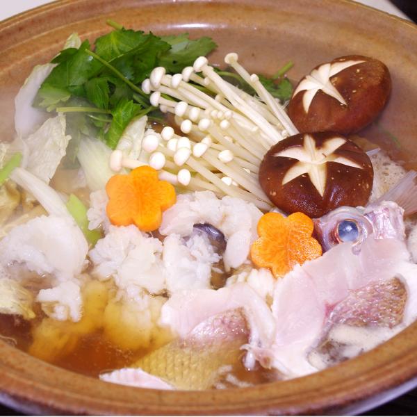 脂がのった上質な天然ハモのブランド「巴はも」と祝いの席には欠かせない鯛セットにして産地直送でお届けします。調理が難しいとされるハモを家庭でも気軽に味わえるよう、骨切りした身がセットになっています。はじめに、お好みの食材（豆腐・白菜・エノキ・...