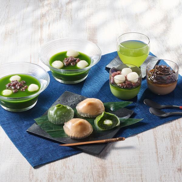 上質な石臼挽き宇治抹茶を使用しました。夏のお茶席で召しあがる冷たい抹茶「おうす」に、あんこと白玉を浮かべた宇治抹茶冷やしぜんざい、添付の抹茶みつをかけて召し上がる宇治抹茶白玉プリン、焙煎した芳ばしい香りのほうじ茶プリンにほうじ茶のあんこをト...