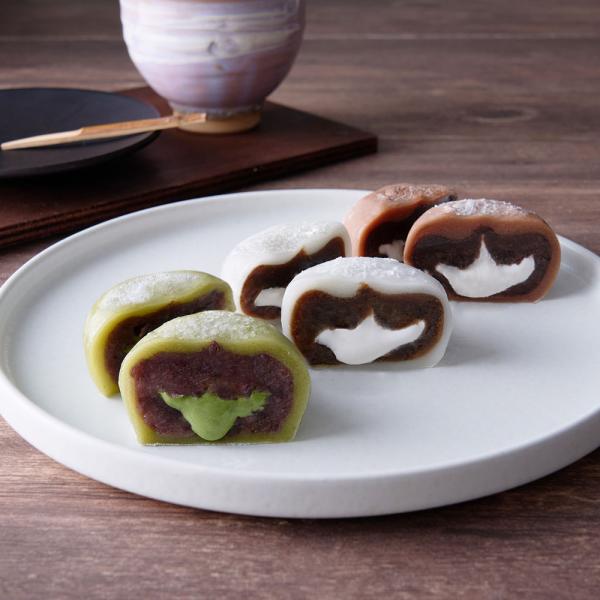 加熱方法にこだわり、香り高く仕上げたコーヒー餡を使ったカフェオレ大福、福岡の八女茶をもち生地、クリームに使用した抹茶クリーム大福、オランダのデザーン社の香り高いココアを使用したショコラクリーム大福をセットしました。ホイップクリームはあえて柔...