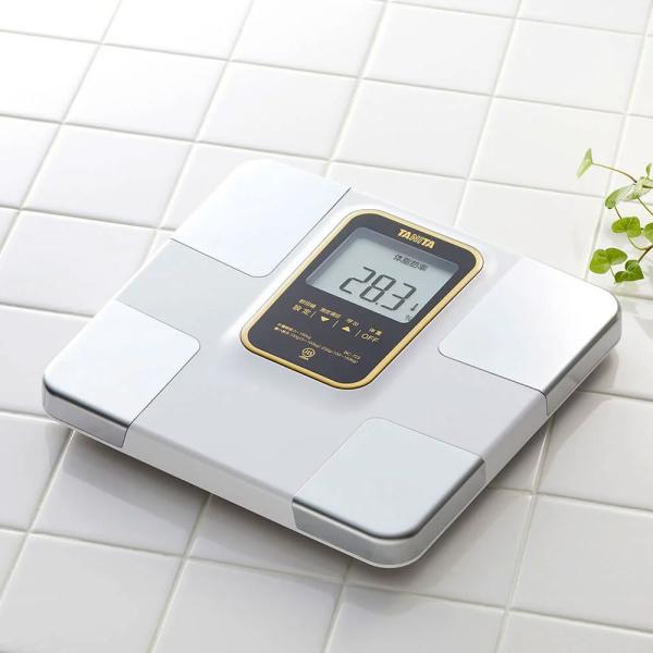 体重、体脂肪率、筋肉量、内臓脂肪レベルの他、推定骨量もチェック可能。「マイサポ機能」で毎日の測定継続をサポートします。大きな電極で乗りやすく、安定感のある中型サイズ、立てかけ収納ができる体組成計です。内容：本体、取扱説明書重量：約1.2kg...