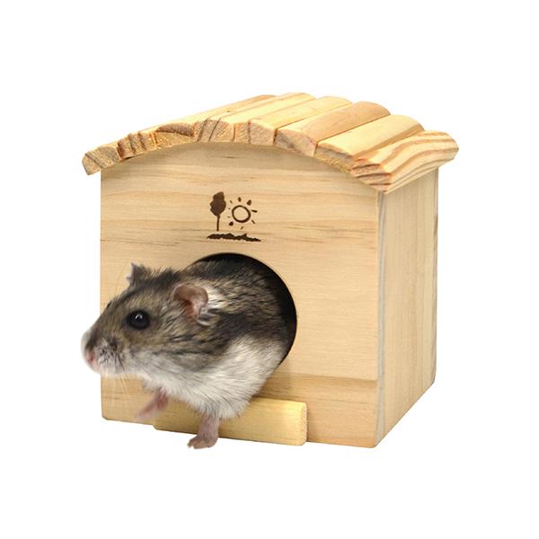 ドワーフハムスター用木製ハウスウッドハウス プチ丸太Ｆサイズ ： W 約90 × D 約83 × H 約97（mm）ドワーフハムスター用のキュートな木製ハウスお掃除しやすい底なしタイプ。床面が無いので床材の上に置いて、オシッコで汚され難い構...