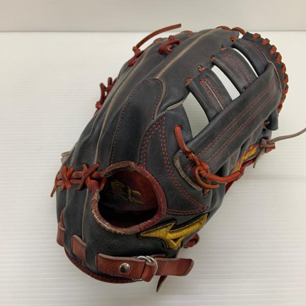 ※値引き、値下げ交渉は一切対応不可です。ご了承下さい。※当店では型付け等の加工は行っておりません。【商品情報】 ■メーカー:ミズノ MIZUNO ■型番: ■重さ(約):686g ■サイズ(人差し指先端〜手首まで約):32cm ■備考:ヘリ...