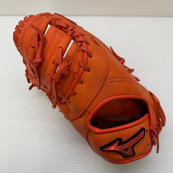 ※値引き、値下げ交渉は一切対応不可です。ご了承下さい。※当店では型付け等の加工は行っておりません。【商品情報】 ■メーカー:ミズノ MIZUNO ■型番:1AJGS27800 ■重さ(約):593g ■サイズ(人差し指先端〜手首まで約):3...