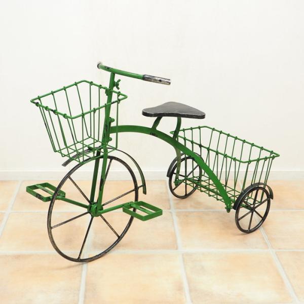 ●ガーデントライシクル グリーン●ガーデンをおしゃれに演出する三輪車型のフラワースタンドです。●前後のバスケットにお気に入りの鉢花や小物などを飾ったり、つる性の植物を絡ませたり、アレンジも楽しめます。ガーデニンググッズの収納にもおすすめです...