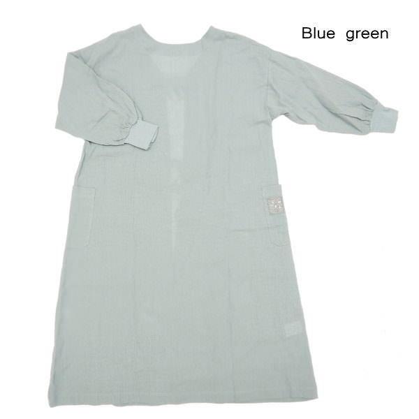 ●2way袖付き羽織りエプロン Blue green●前後で着用可能な割烹着タイプの2WAYエプロン。後ろ前に羽織ってコート風にもアレンジ！●洋服を着るように楽しめて、「ちょっとそこまで」にもかわいく着られるエプロン！体形を選ばずオシャレに...