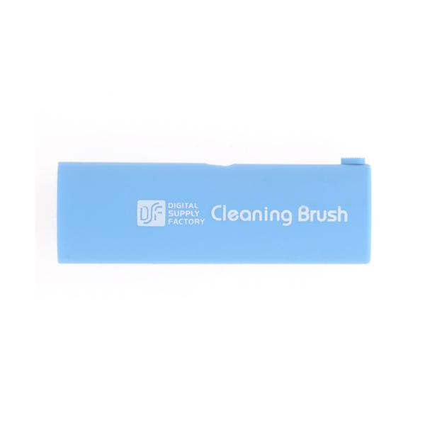 ● 静電気でホコリを吸い寄せて取る、ＯＡクリーニングブラシです。● ボタンをスライドするとブラシを収納でき、卓上用として邪魔になりません。● ノートパソコンなどの液晶用に最適！● カラーはブルー仕様■ 材質：柄…ＡＢＳ　毛材…ＰＰ、ＰＥ■ ...