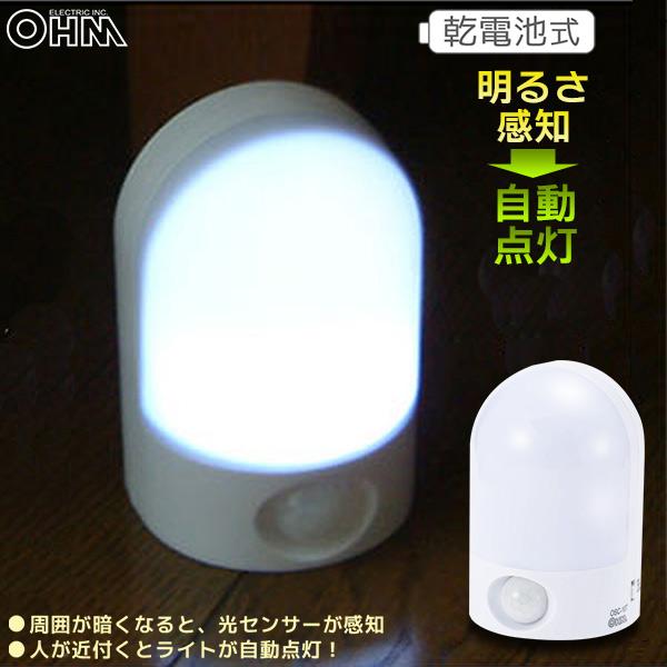 【 特 長 】● 光センサー、赤外線センサーを搭載した乾電池式のＬＥＤセンサーライトです。● スイッチにより「ＯＮ」（常時点灯）、「ＯＦＦ」（常時消灯）、　　「ＡＵＴＯ」（センサー感知時に約１０秒間点灯）の３つを切り換えられます。● 「ＡＵ...