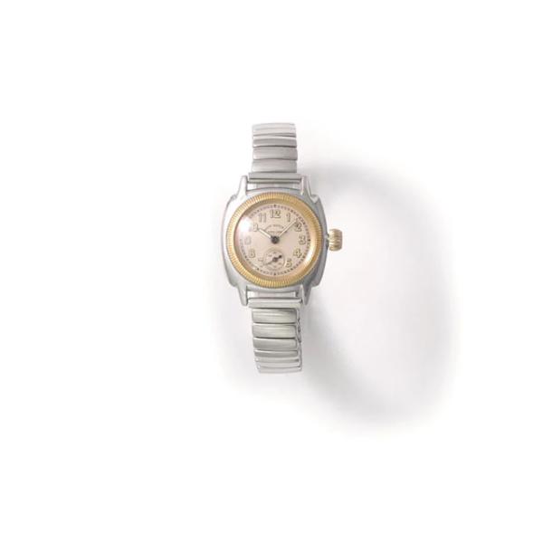 COUSSINのアップデートモデル「COUSSIN Early」に伸縮自在なエクステンションベルトを合わせました。採用したエクステンションベルトは1950年代のミッドセンチュリー期にアメリカンウォッチなどで多く見られたコマの繋ぎ目がバネ式に...