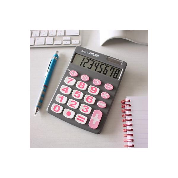 ■商品サイズ：横幅105 x 縦幅142 x 厚さ24mm ■8桁表示 ■電源：ソーラーとボタン電池併用●スペインのステーショナリーブランド「ミラン」のカルキュレーター(電卓)です。斬新なデザインやカラーで、デスクの上をスタイリッシュに演出...