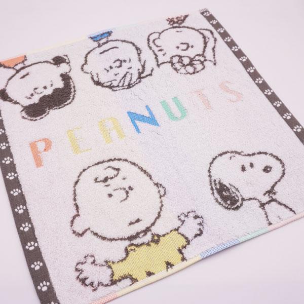 スヌーピー ハンドタオル  34×34cm　綿100％　日本製御礼、お返しなどにもおすすめです。毎日の必需品。汗を拭いたり、手を拭きましょう。毎日清潔なハンカチを持っておしゃれにお父さん、息子さん、彼氏に持たせてあげましょうメールにて在庫状...