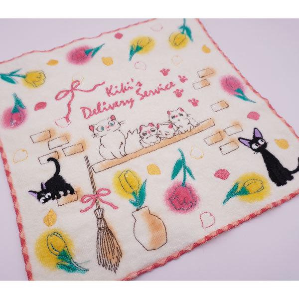 魔女の宅急便　ジブリ　花柄もかわいい　タオルハンカチ　レディースかさばらないサイズ　25×25cm　綿100％　中国製　全面刺繍　学生　通勤通学、外出時に毎日の必需品　エチケットとして。お子様（子供会・退会・卒業・引退・記念やお世話になった...
