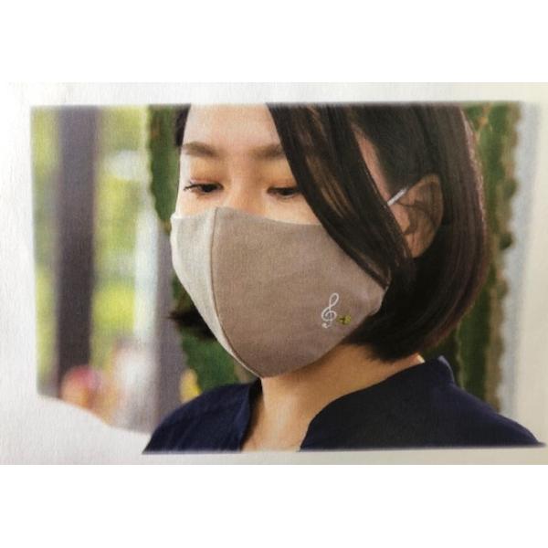 ・かわいい刺繍・通気性を考えた、夏仕様の日本製マスク・耳に優しい賭け心地の伸縮性のある編みひもを使用・ナチュラルな綿麻素材のアウターと3重ガーゼのインナー使用　裏地のガーゼは、3枚重ねたトリプルガーゼになっているのでしっかりと立体型になって...