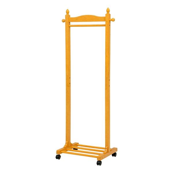 キャスター付きで移動もできる棚付きハンガーラック。