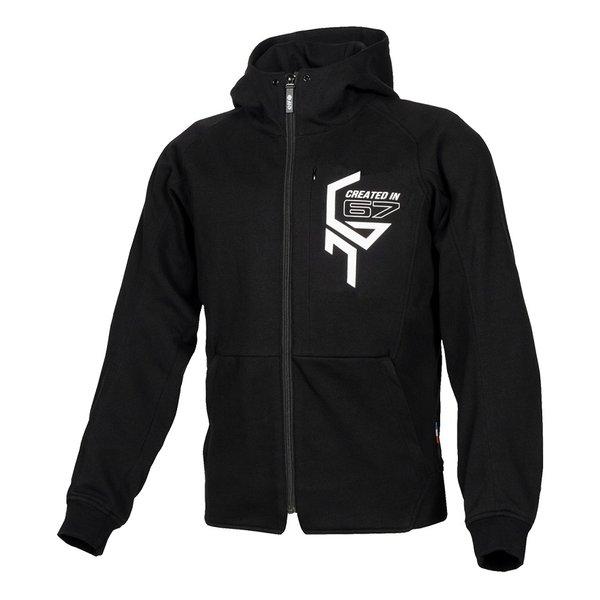 ストレッチ性能の高いコットン系素材により非常に軽快な着心地を実現