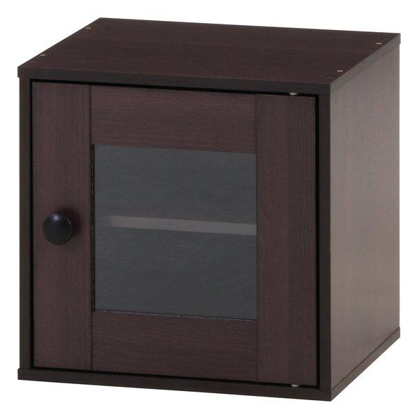 ガラス部分から中身をのぞかせるおしゃれ収納。