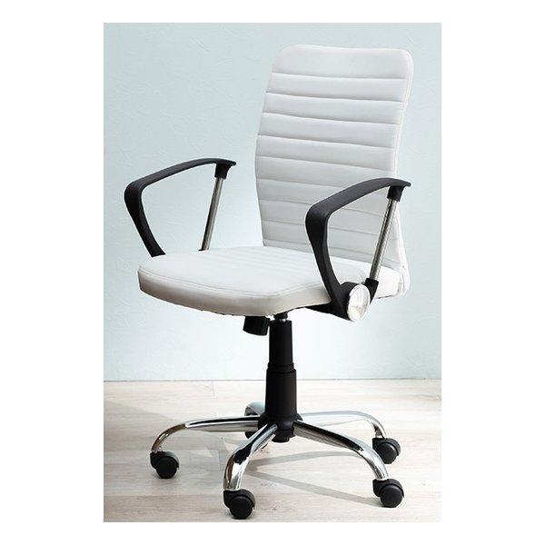 シンプルなデザインのオフィスチェア。PVC生地でお手入れが簡単。