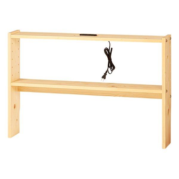 ベッドの枕側やサイドに置ける薄型収納棚板の高さが変えられ、コンセント付きなので便利