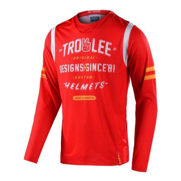 ポリエステルメッシュを使用し、軽量で高い通気性を確保