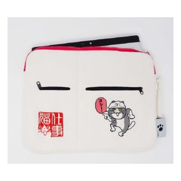 仕事猫が両面に刺繍されたPCケースです♪