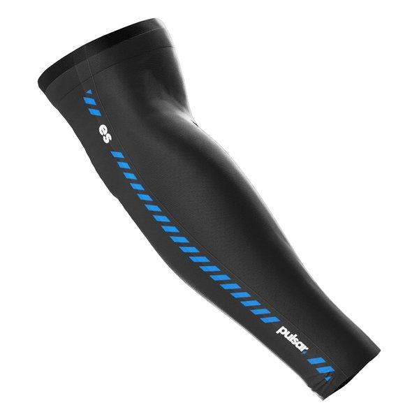 薄手の冷感素材を使用し、プロフェッショナルに快適なフィット感を提供