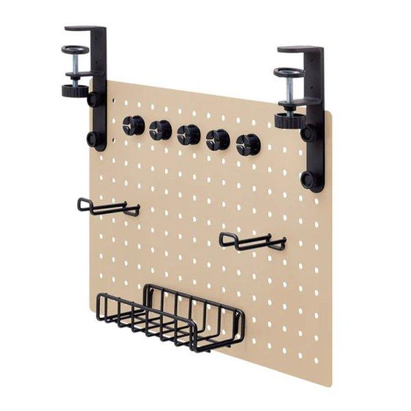 パソコンデスクの足下で絡んだり、ホコリまみれになりがちなケーブル類を、スッキリとまとめて整理できるケーブルオーガナイザー「ルートボード」。