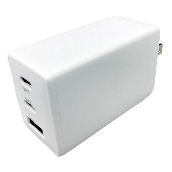 3台同時に充電が可能。Gan採用によるコンパクトな設計とPD65Wに対応した高出力USB充電器です。