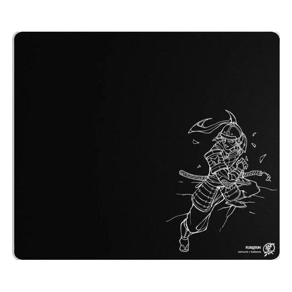 スムーズな滑りで軽やかなすべりを実現しながら、精確なコントロールを維持できるバランスサーフェスです。