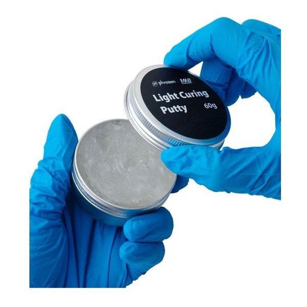 UV硬化用パテを使用すれば、UVライトの照射で急速に硬化するため、迅速かつ正確にサンディングや塗装を行うことが可能になります