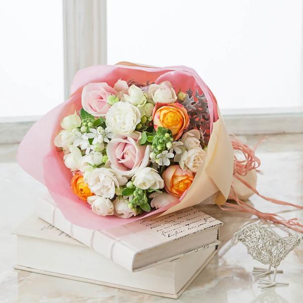 エレガント・シックスタイル〜優美なニュアンスカラーブーケ〜女性ゴコロを擽る小さなハート型の花びらが可愛い真っ白なハートローズと、星形のホワイトスターに2色のバラを束ねたニュアンスカラーブーケ。見る角度によってさまざまに楽しめます。優しいパウ...