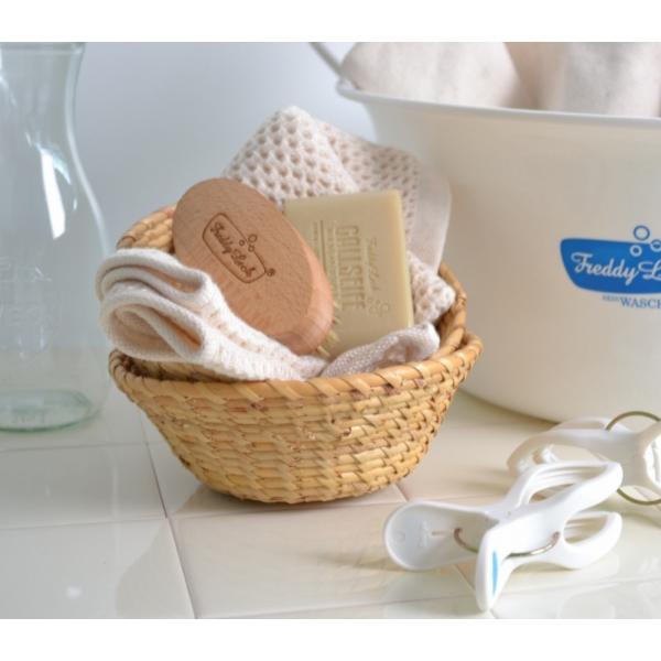 ドイツのフレディ・レック・ウォッシュサロン FREDDY LECK sein WASH SALON洗濯用ブラシ ランドリーブラシ です。女性が握りやすい小ぶりサイズの形状なので余計な力を掛けずに洗えるますよ。前向きなココロとライフスタイルが...