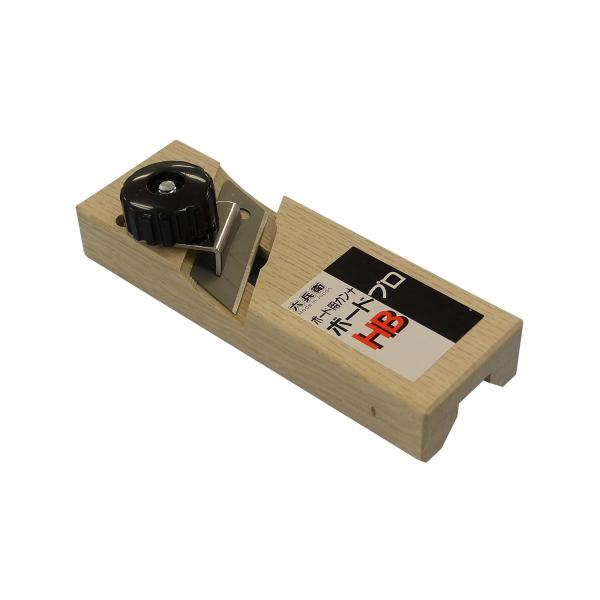 【ご購入後の当店からの連絡はご登録のメールアドレスに通知いたします。必ずご確認ください】【商品概要】特長1:石膏ボード・木材・ベニヤ等の面取りが楽に早くできる。特長2:刃の調整3段階。替刃はカッター刃Lを使用。特長3:ネジ止め式でしっかり刃...